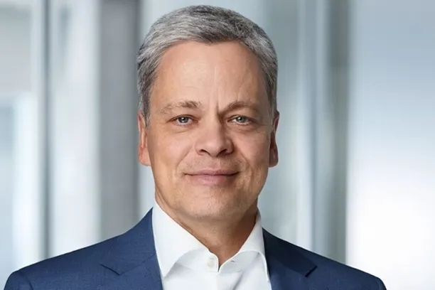 Treffen mit UniCredit-Boss kommt Ex-Commerzbank-Chef teuer zu stehen ...