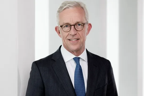 Deutsche Bank baut internationale Privatkundensparte um - Institutional ...