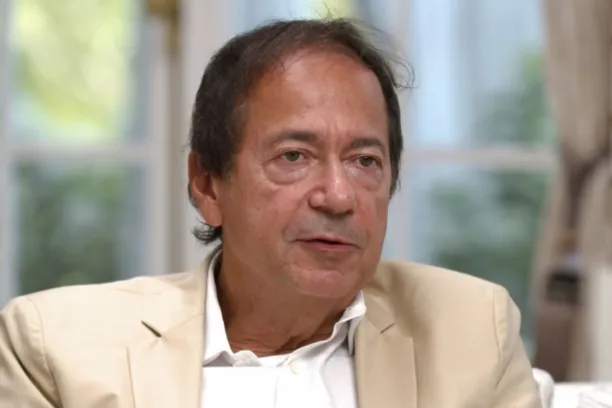 John Paulson sieht US-Leitzins bis Ende 2025 auf womöglich 2,5% sinken ...